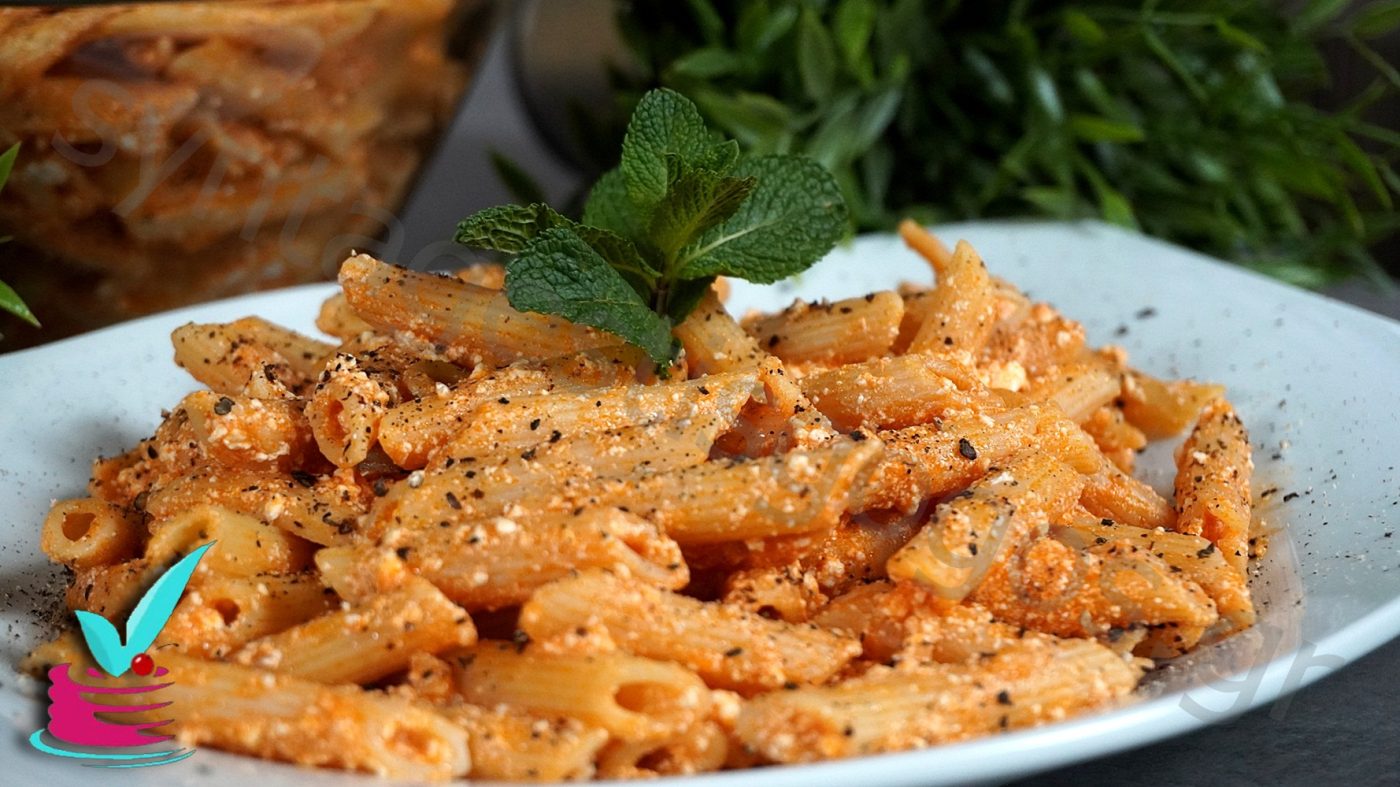 ΠΕΝΕΣ ΜΕ ΚΟΚΚΙΝΗ ΣΑΛΤΣΑ ΣΚΟΡΔΟΥ ΚΑΙ ΦΕΤΑΣ!!! - Νόστιμες συνταγές της Γωγώς!